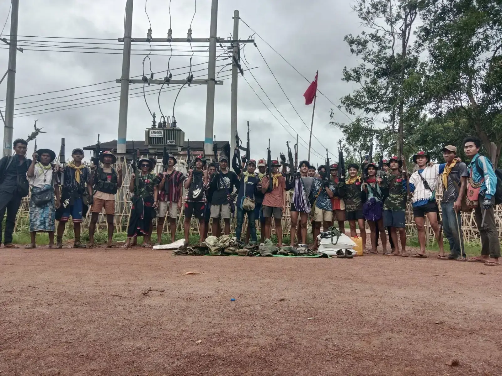 အုတ်ဖိုမြို့နယ် ပဲခူးရိုးအစပ်က စစ်တပ်အထိုင်စခန်းကို Pdf တွေသိမ်းပိုက